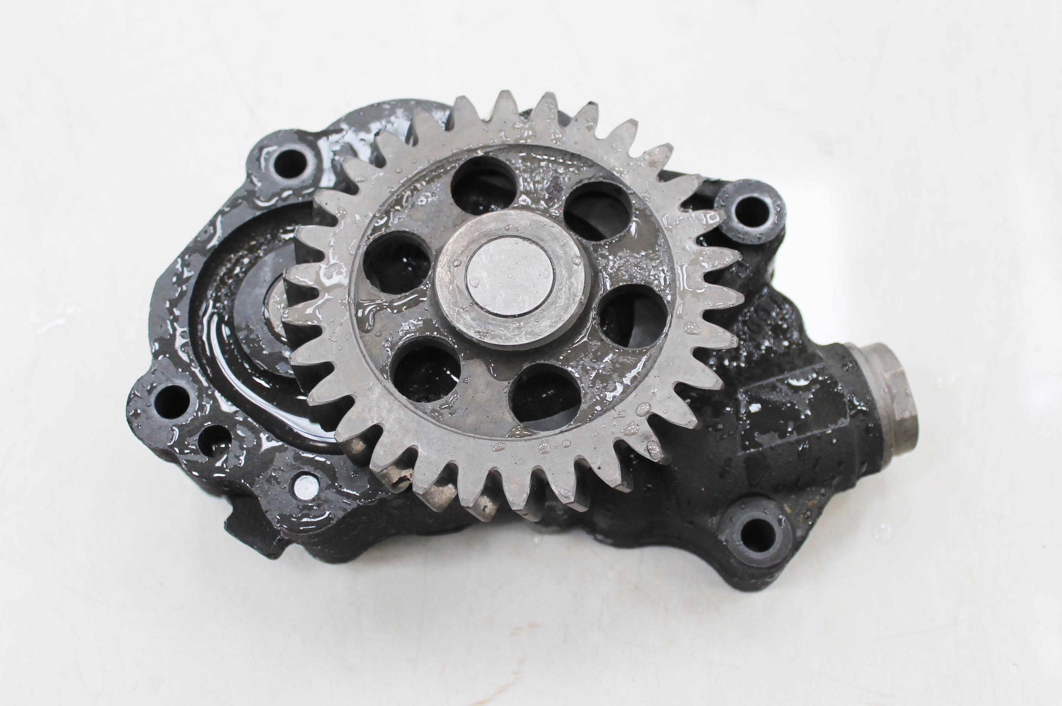 Iveco Cursor 13 (11) - Oil Pump - F&J Exports Limited